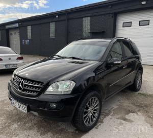 Melns Mercedes-Benz ML 280 2007 Liepāja, ar dzinēja tilpumu 3.00 L un nobraukumu 260 tūkst. km par 4950 €, foto  vietnē AUTOMOTO.COM.LV