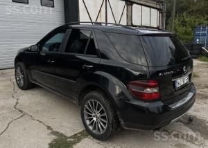 Melns Mercedes-Benz ML 280 2007 Liepāja, ar dzinēja tilpumu 3.00 L un nobraukumu 260 tūkst. km par 4950 €, foto 4 vietnē AUTOMOTO.COM.LV