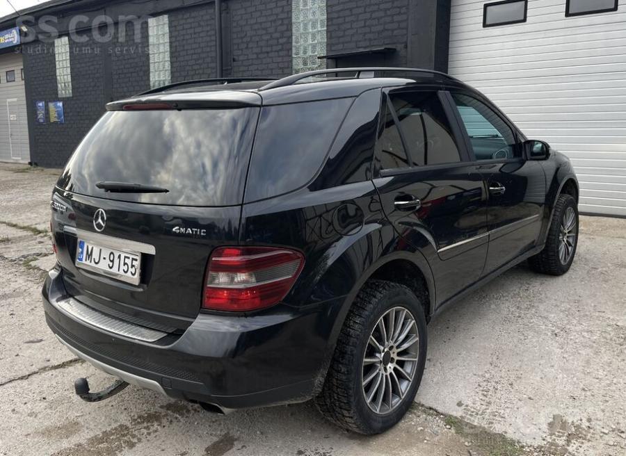 Melns Mercedes-Benz ML 280 2007 Liepāja, ar dzinēja tilpumu 3.00 L un nobraukumu 260 tūkst. km par 4950 €, foto 5 vietnē AUTOMOTO.COM.LV