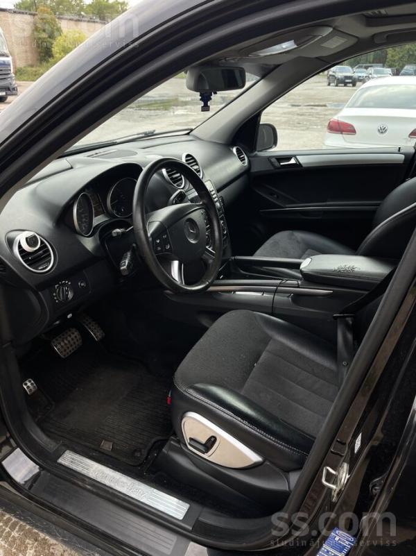 Black Mercedes-Benz ML 280 2007 in Liepaja, with an engine capacity of 3.00 L and mileage of 260 thousand km for 4950 €, photo 9 on AUTOMOTO.COM.LV