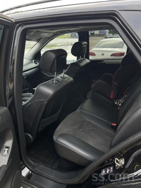Black Mercedes-Benz ML 280 2007 in Liepaja, with an engine capacity of 3.00 L and mileage of 260 thousand km for 4950 €, photo 10 on AUTOMOTO.COM.LV