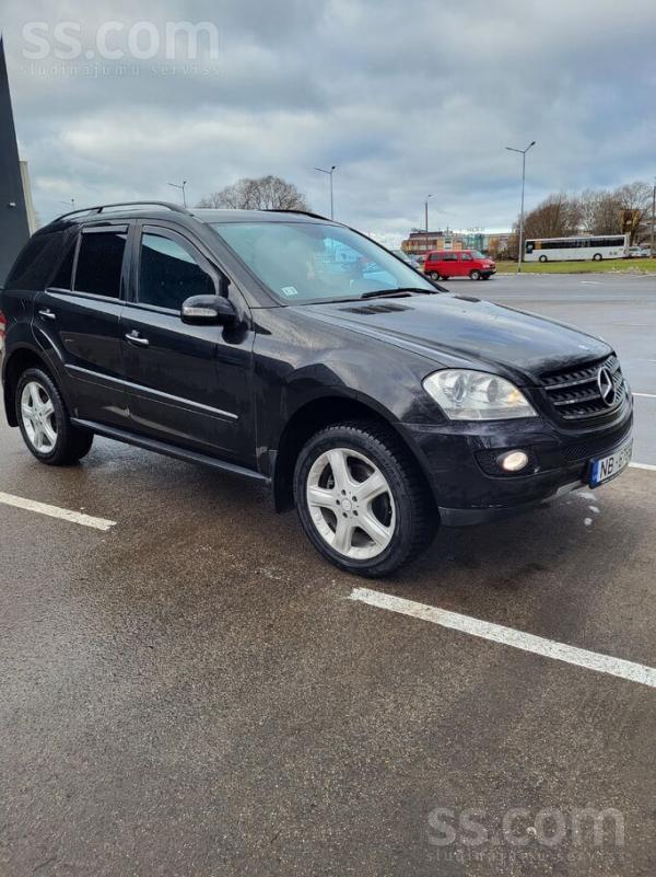 Melns Mercedes-Benz ML 280 2008 Ludza, ar dzinēja tilpumu 3.00 L un nobraukumu 280 tūkst. km par 6700 €, foto 3 vietnē AUTOMOTO.COM.LV