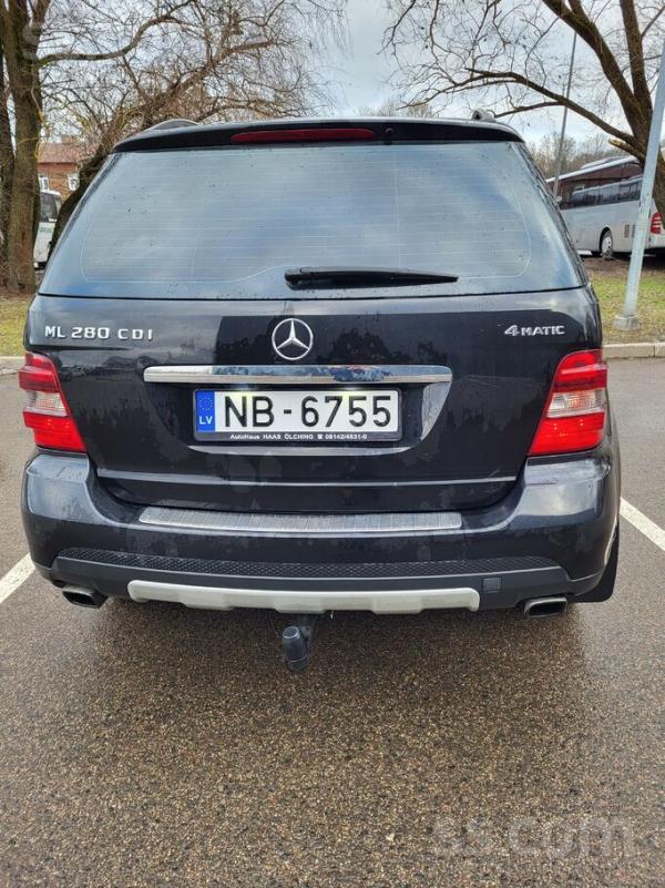 Melns Mercedes-Benz ML 280 2008 Ludza, ar dzinēja tilpumu 3.00 L un nobraukumu 280 tūkst. km par 6700 €, foto 4 vietnē AUTOMOTO.COM.LV