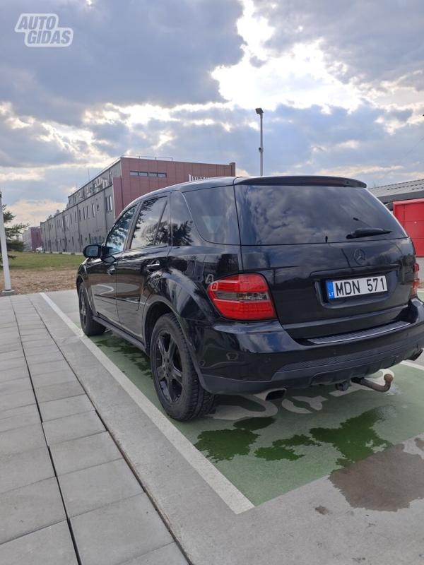 Melns Mercedes-Benz ML 280 2008 Kauņa, ar dzinēja tilpumu 3.00 L un nobraukumu 379 tūkst. km par 4800 €, foto 3 vietnē AUTOMOTO.COM.LV