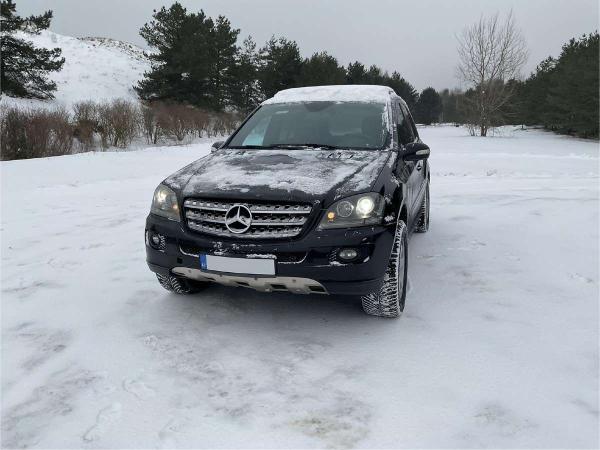 Black Mercedes-Benz ML 280 2008 in Klaipeda, with an engine capacity of 2.99 L and mileage of 280 thousand km for 5400 €, photo 1 on AUTOMOTO.COM.LV