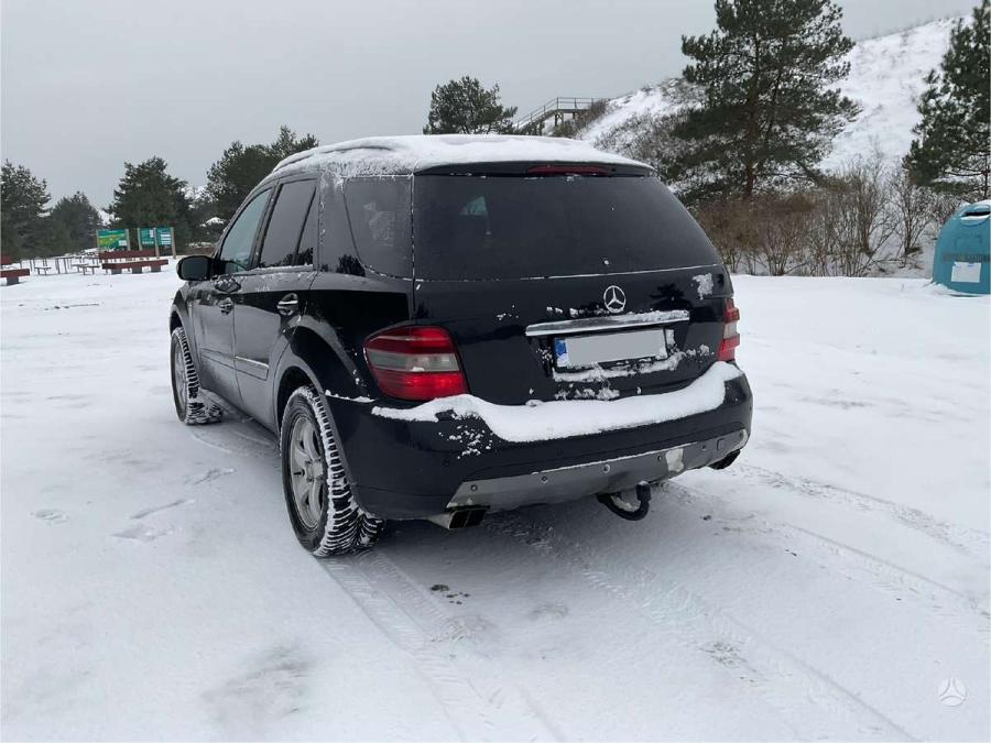 Black Mercedes-Benz ML 280 2008 in Klaipeda, with an engine capacity of 2.99 L and mileage of 280 thousand km for 5400 €, photo 2 on AUTOMOTO.COM.LV