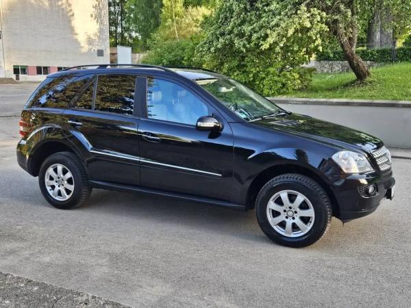 Melns Mercedes-Benz ML 280 2008 Jēkabpils, ar dzinēja tilpumu 3.00 L un nobraukumu 299 tūkst. km par 5000 €, foto 4 vietnē AUTOMOTO.COM.LV