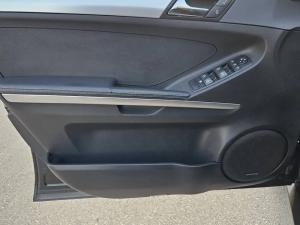 Melns Mercedes-Benz ML 280 2008 Jēkabpils, ar dzinēja tilpumu 3.00 L un nobraukumu 299 tūkst. km par 5000 €, foto 16 vietnē AUTOMOTO.COM.LV