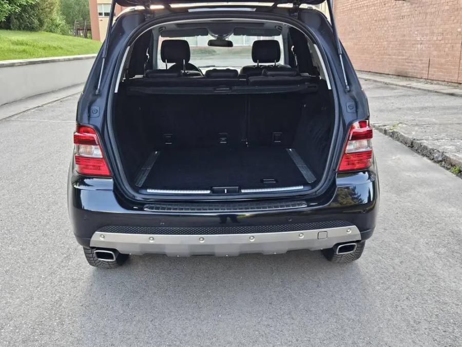 Melns Mercedes-Benz ML 280 2008 Jēkabpils, ar dzinēja tilpumu 3.00 L un nobraukumu 299 tūkst. km par 5000 €, foto 21 vietnē AUTOMOTO.COM.LV