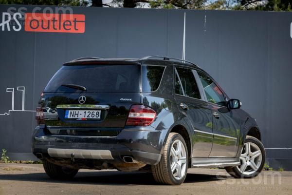 Black Mercedes-Benz ML 280 2008 in Riga, with an engine capacity of 3.00 L and mileage of 257 thousand km for 5490 €, photo 7 on AUTOMOTO.COM.LV