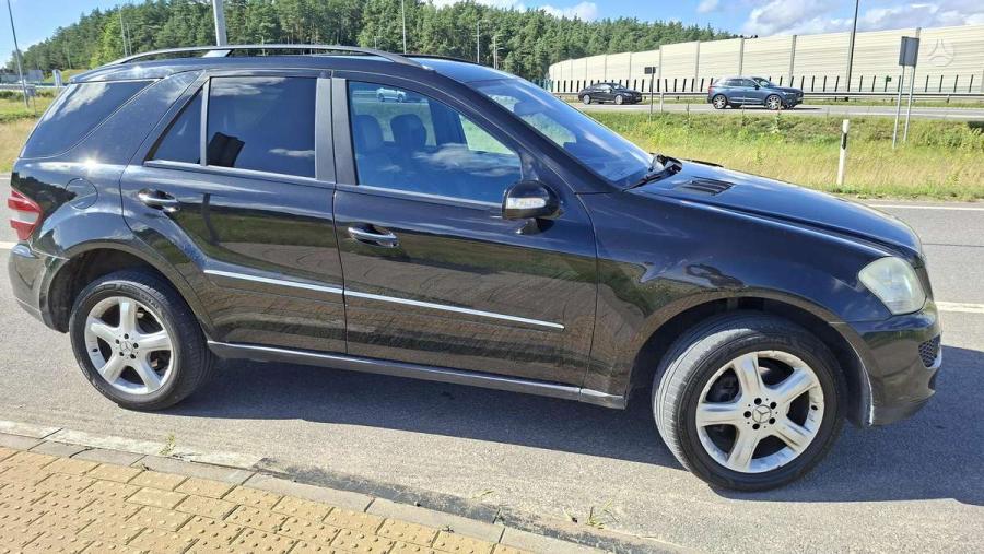Melns Mercedes-Benz ML 280 2008 Viļņa, ar dzinēja tilpumu 3.00 L un nobraukumu 374 tūkst. km par 4599 €, foto 6 vietnē AUTOMOTO.COM.LV