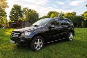 Melns Mercedes-Benz ML 280 2008 Plungė, ar dzinēja tilpumu 2.80 L un nobraukumu 357 tūkst. km par 5600 €, foto  vietnē AUTOMOTO.COM.LV
