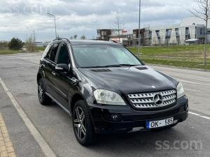 Melns Mercedes-Benz ML 280 2008 Rīga, ar dzinēja tilpumu 3.00 L un nobraukumu 208 tūkst. km par 6400 €, foto  vietnē AUTOMOTO.COM.LV