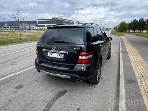 Melns Mercedes-Benz ML 280 2008 Rīga, ar dzinēja tilpumu 3.00 L un nobraukumu 208 tūkst. km par 6400 €, foto 4 vietnē AUTOMOTO.COM.LV