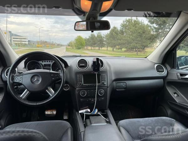 Black Mercedes-Benz ML 280 2008 in Riga, with an engine capacity of 3.00 L and mileage of 208 thousand km for 6400 €, photo 6 on AUTOMOTO.COM.LV
