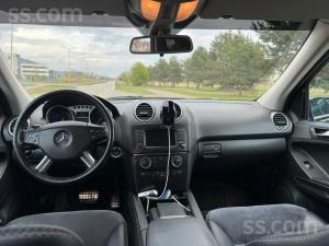 Melns Mercedes-Benz ML 280 2008 Rīga, ar dzinēja tilpumu 3.00 L un nobraukumu 208 tūkst. km par 6400 €, foto 7 vietnē AUTOMOTO.COM.LV