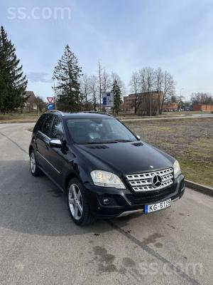 Melns Mercedes-Benz ML 280 2009 Rīga, ar dzinēja tilpumu 3.00 L un nobraukumu 292 tūkst. km par 6700 €, foto  vietnē AUTOMOTO.COM.LV