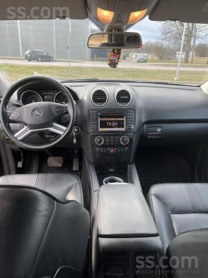 Melns Mercedes-Benz ML 280 2009 Rīga, ar dzinēja tilpumu 3.00 L un nobraukumu 292 tūkst. km par 6700 €, foto 9 vietnē AUTOMOTO.COM.LV