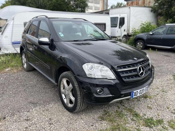 Black Mercedes-Benz ML 280 2009 in Siauliai, with an engine capacity of 3.00 L and mileage of 234 thousand km for 5500 €, photo 1 on AUTOMOTO.COM.LV