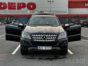 Melns Mercedes-Benz ML 280 2009 Rīga, ar dzinēja tilpumu 3.00 L un nobraukumu 290 tūkst. km par 8000 €, foto  vietnē AUTOMOTO.COM.LV