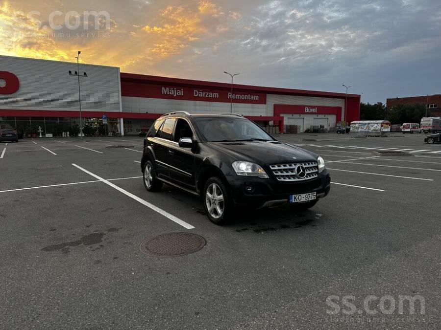 Melns Mercedes-Benz ML 280 2009 Rīga, ar dzinēja tilpumu 3.00 L un nobraukumu 290 tūkst. km par 8000 €, foto 3 vietnē AUTOMOTO.COM.LV