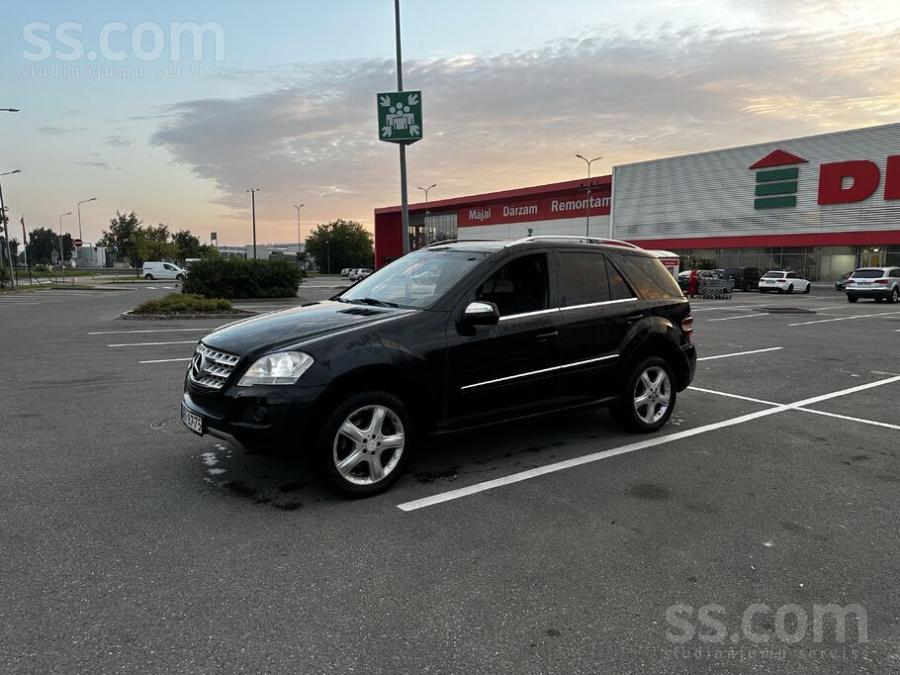 Melns Mercedes-Benz ML 280 2009 Rīga, ar dzinēja tilpumu 3.00 L un nobraukumu 290 tūkst. km par 8000 €, foto 4 vietnē AUTOMOTO.COM.LV