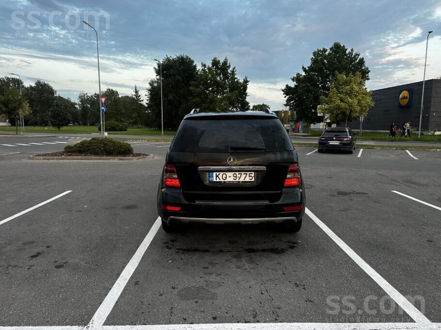 Melns Mercedes-Benz ML 280 2009 Rīga, ar dzinēja tilpumu 3.00 L un nobraukumu 290 tūkst. km par 8000 €, foto 5 vietnē AUTOMOTO.COM.LV