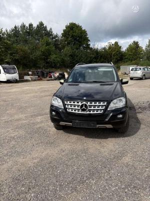 Melns Mercedes-Benz ML 280 2009 Alīta, ar dzinēja tilpumu 3.00 L un nobraukumu 308 tūkst. km par 7350 €, foto 3 vietnē AUTOMOTO.COM.LV
