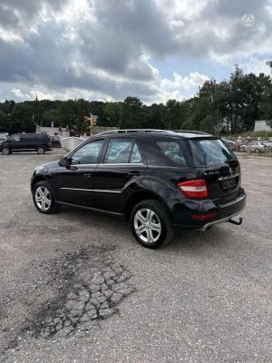Melns Mercedes-Benz ML 280 2009 Alīta, ar dzinēja tilpumu 3.00 L un nobraukumu 308 tūkst. km par 7350 €, foto 5 vietnē AUTOMOTO.COM.LV