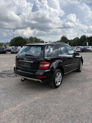 Melns Mercedes-Benz ML 280 2009 Alīta, ar dzinēja tilpumu 3.00 L un nobraukumu 308 tūkst. km par 7350 €, foto 6 vietnē AUTOMOTO.COM.LV