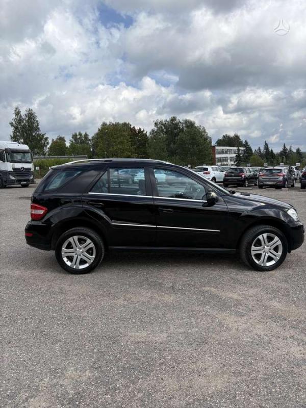 Melns Mercedes-Benz ML 280 2009 Alīta, ar dzinēja tilpumu 3.00 L un nobraukumu 308 tūkst. km par 7350 €, foto 7 vietnē AUTOMOTO.COM.LV
