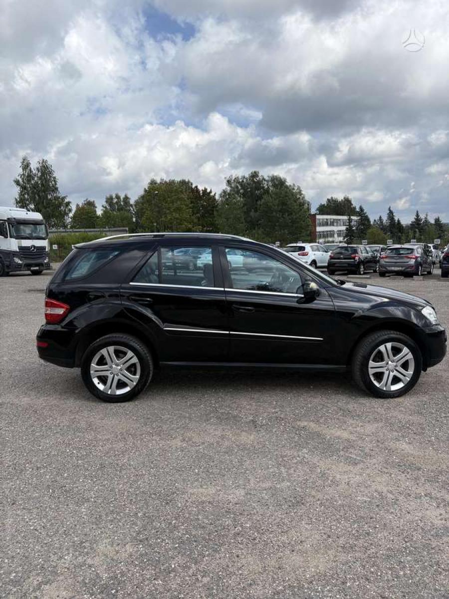 Melns Mercedes-Benz ML 280 2009 Alīta, ar dzinēja tilpumu 3.00 L un nobraukumu 308 tūkst. km par 7350 €, foto 7 vietnē AUTOMOTO.COM.LV