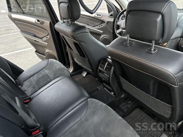 Black Mercedes-Benz ML 280 2009 in Riga, with an engine capacity of 3.00 L and mileage of 280 thousand km for 5300 €, photo 9 on AUTOMOTO.COM.LV
