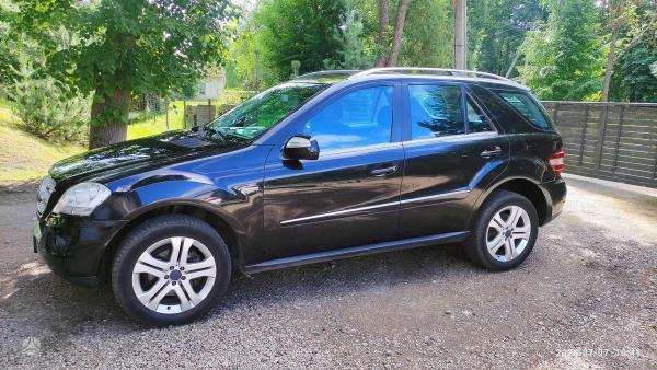 Black Mercedes-Benz ML 280 2010 in Pasvalys, with an engine capacity of 0.00 L and mileage of 256 thousand km for 5700 €, photo 1 on AUTOMOTO.COM.LV