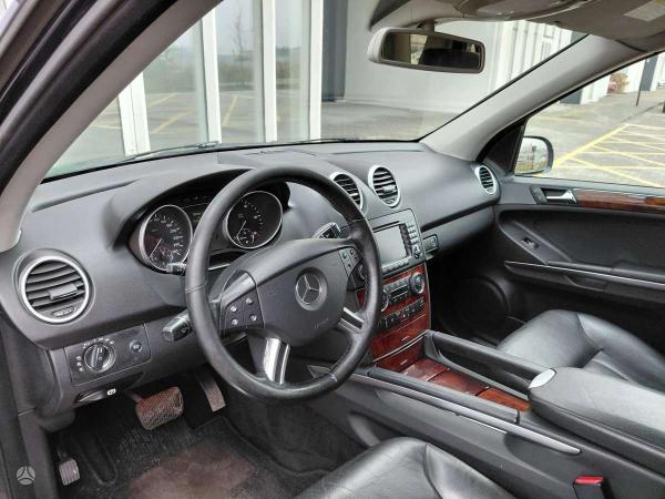 Blue Mercedes-Benz ML 280 2006 in Vilnius, with an engine capacity of 2.99 L and mileage of 319 thousand km for 4500 €, photo 7 on AUTOMOTO.COM.LV