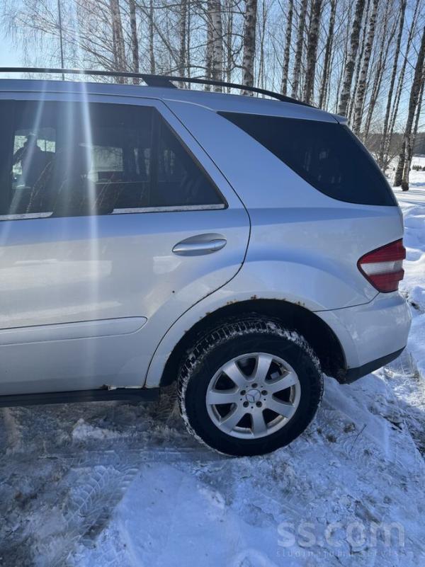 Mercedes-Benz ML 280 2007 in Jekabpils, with an engine capacity of 3.00 L and mileage of 233 thousand km for 2700 €, photo 5 on AUTOMOTO.COM.LV