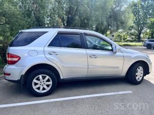 Mercedes-Benz ML 280 2009 in Riga, with an engine capacity of 3.00 L and mileage of 304 thousand km for 7100 €, photo 5 on AUTOMOTO.COM.LV