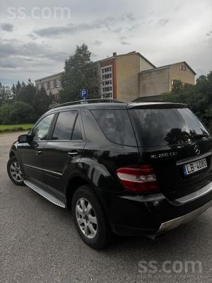 Zaļš Mercedes-Benz ML 280 2009 Tukums, ar dzinēja tilpumu 3.00 L un nobraukumu 352 tūkst. km par 5500 €, foto 3 vietnē AUTOMOTO.COM.LV