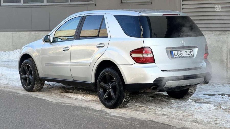Pelēks Mercedes-Benz ML 280 2006 Viļņa, ar dzinēja tilpumu 2.99 L un nobraukumu 278 tūkst. km par 4000 €, foto 3 vietnē AUTOMOTO.COM.LV