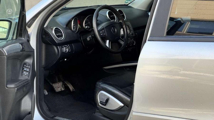 Pelēks Mercedes-Benz ML 280 2006 Viļņa, ar dzinēja tilpumu 2.99 L un nobraukumu 278 tūkst. km par 4000 €, foto 5 vietnē AUTOMOTO.COM.LV