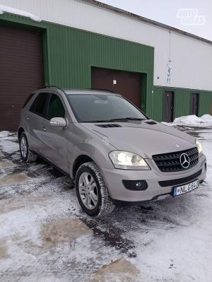 Grey Mercedes-Benz ML 280 2006 in Raseiniai, with an engine capacity of 3.00 L and mileage of 320 thousand km for 7450 €, photo 2 on AUTOMOTO.COM.LV