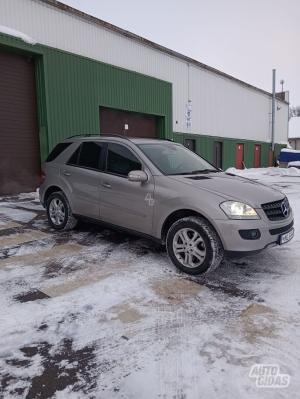 Grey Mercedes-Benz ML 280 2006 in Raseiniai, with an engine capacity of 3.00 L and mileage of 320 thousand km for 7450 €, photo 3 on AUTOMOTO.COM.LV