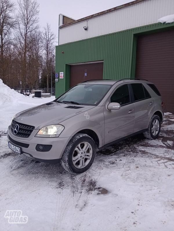 Grey Mercedes-Benz ML 280 2006 in Raseiniai, with an engine capacity of 3.00 L and mileage of 320 thousand km for 7450 €, photo 4 on AUTOMOTO.COM.LV