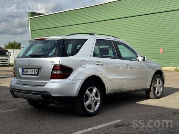 Pelēks Mercedes-Benz ML 280 2006 Rīga, ar dzinēja tilpumu 3.00 L un nobraukumu 99 tūkst. km par 9300 €, foto 7 vietnē AUTOMOTO.COM.LV