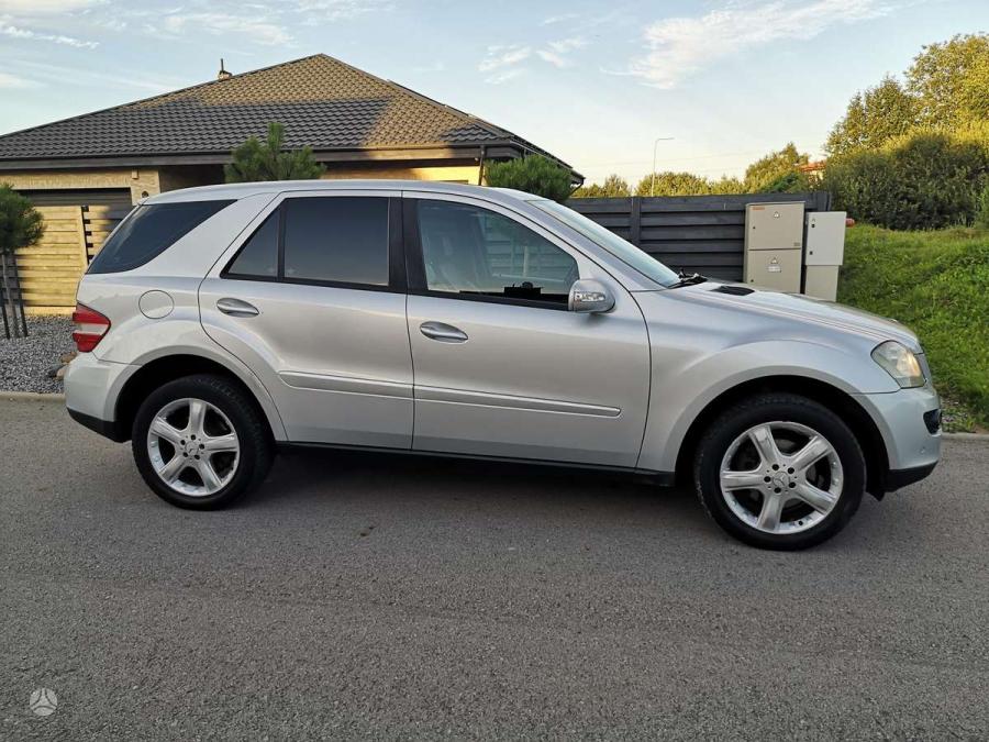 Grey Mercedes-Benz ML 280 2006 in Klaipeda, with an engine capacity of 3.00 L and mileage of 300 thousand km for 4400 €, photo 3 on AUTOMOTO.COM.LV