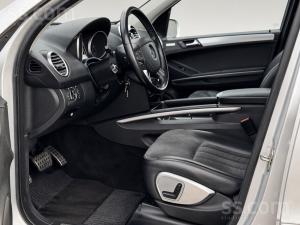 Grey Mercedes-Benz ML 280 2006 in Riga, with an engine capacity of 3.00 L and mileage of 99 thousand km for 8500 €, photo 3 on AUTOMOTO.COM.LV