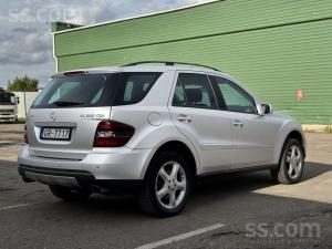 Grey Mercedes-Benz ML 280 2006 in Riga, with an engine capacity of 3.00 L and mileage of 99 thousand km for 8500 €, photo 10 on AUTOMOTO.COM.LV