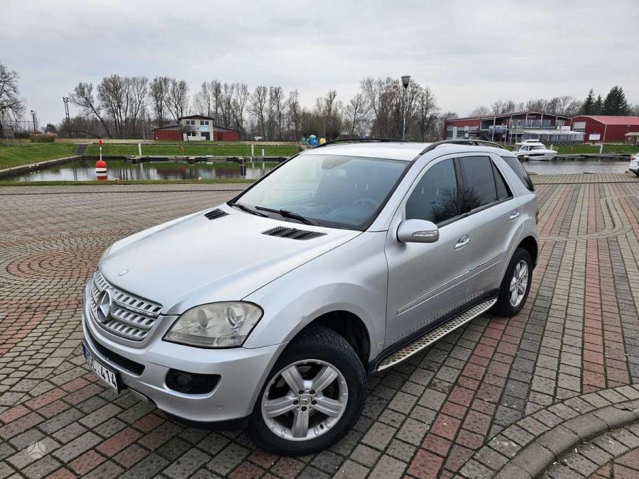 Grey Mercedes-Benz ML 280 2007 in Silute, with an engine capacity of 0.30 L and mileage of 334 thousand km for 6200 €, photo 4 on AUTOMOTO.COM.LV