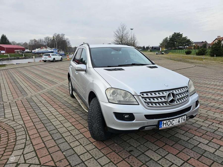 Grey Mercedes-Benz ML 280 2007 in Silute, with an engine capacity of 0.30 L and mileage of 334 thousand km for 6200 €, photo 5 on AUTOMOTO.COM.LV