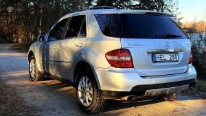 Pelēks Mercedes-Benz ML 280 2007 Viļņa, ar dzinēja tilpumu 2.80 L un nobraukumu 331 tūkst. km par 3950 €, foto 2 vietnē AUTOMOTO.COM.LV